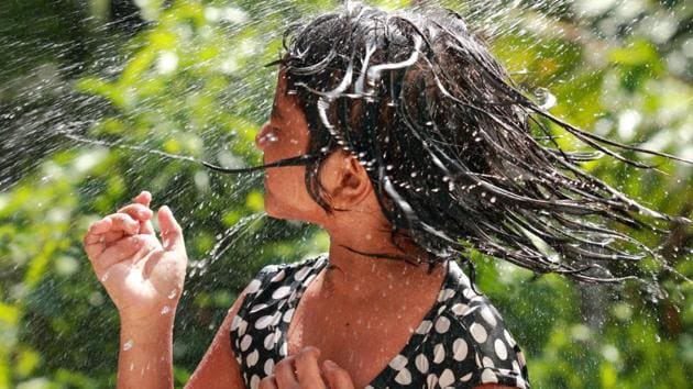 Why Does Rain Make Hair Softer and Curly? | Hera Hair Beauty